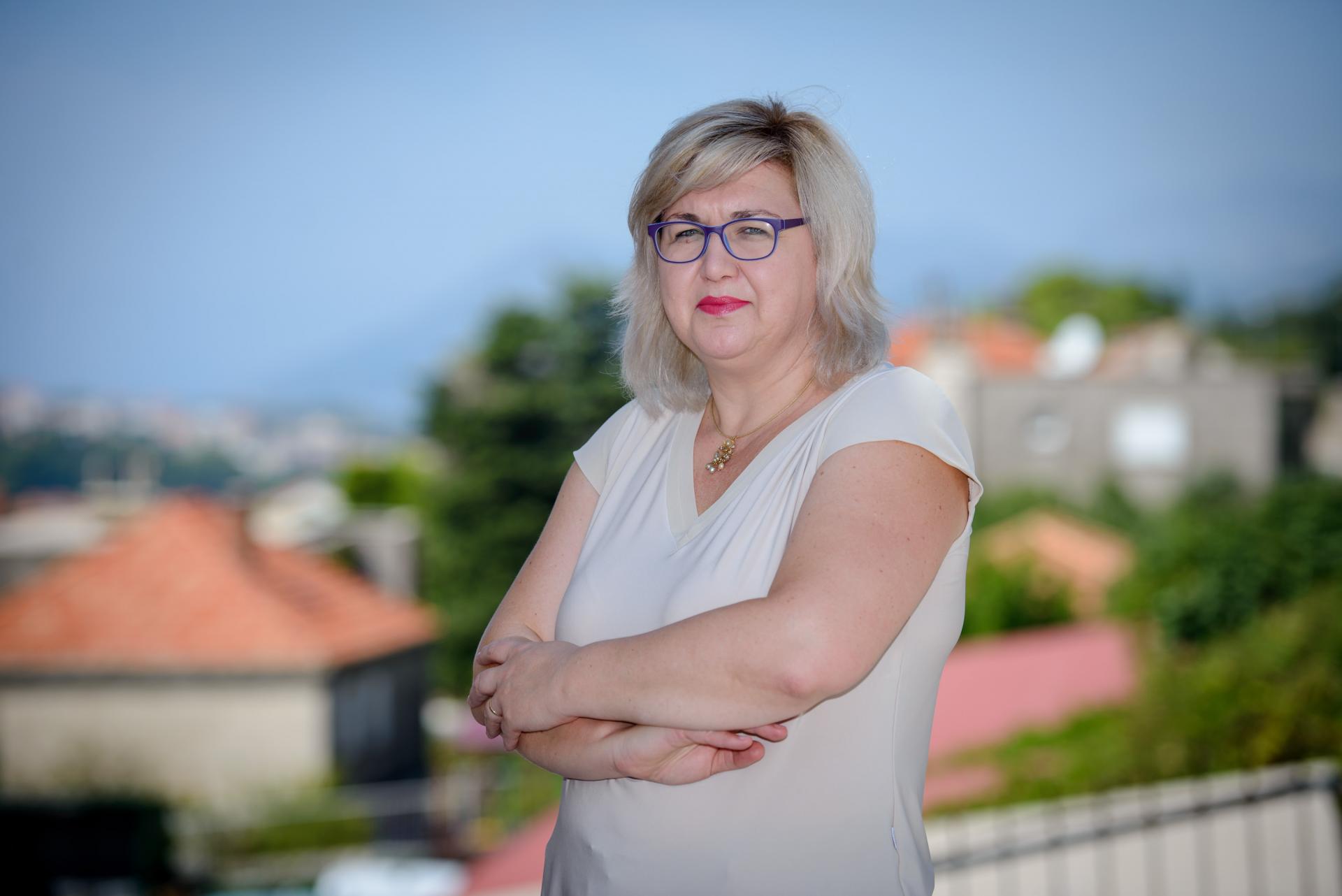 Vedrana Elez izabrana za još jedan mandat na čelu OŠ "Ivan Gundulić ...