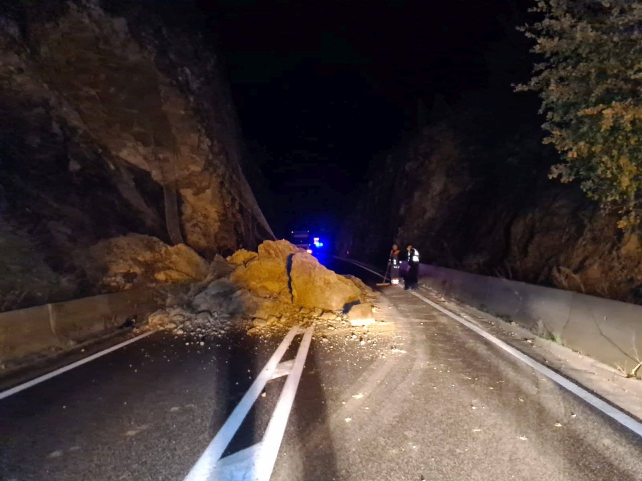 HAK: Most zatvoren za prvu skupinu vozila, zbog odrona semafori u Štikovici - DubrovnikNet