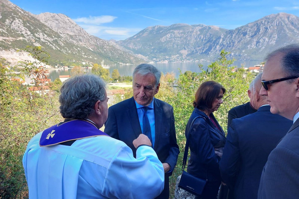 Župan Dobroslavić ispred crnogorskog logora Morinj odao počast svim ...