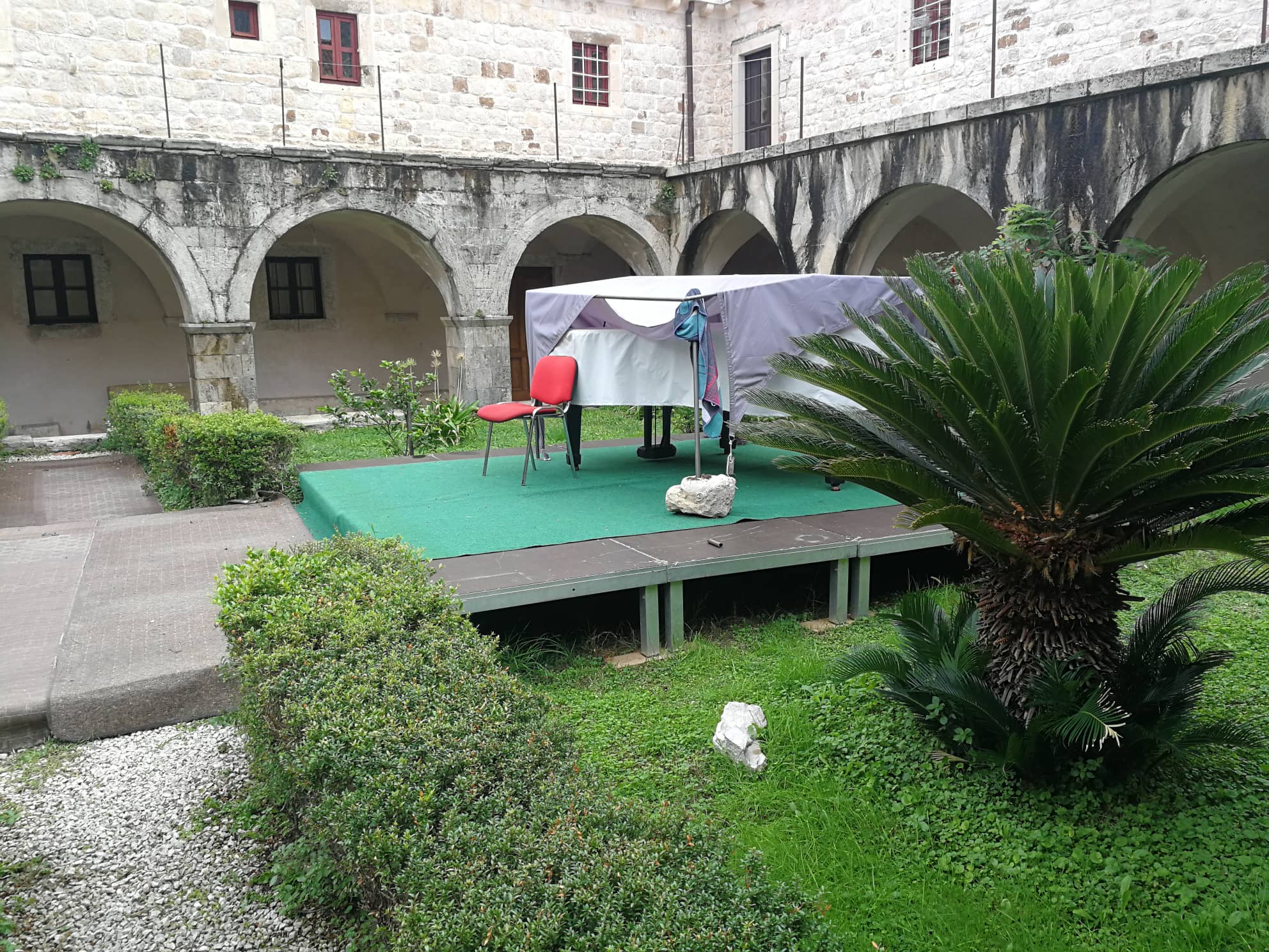 Je li ovo moguće?! Maskeron iz 17. st., u Pridvorju poslužio kao stalak ...