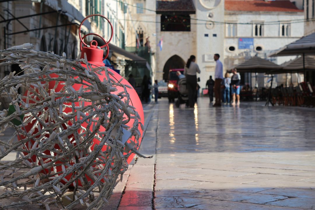 Dubrovkinja: Molim osobu koja je ukrala božićne ukrase po gradu da ih ...