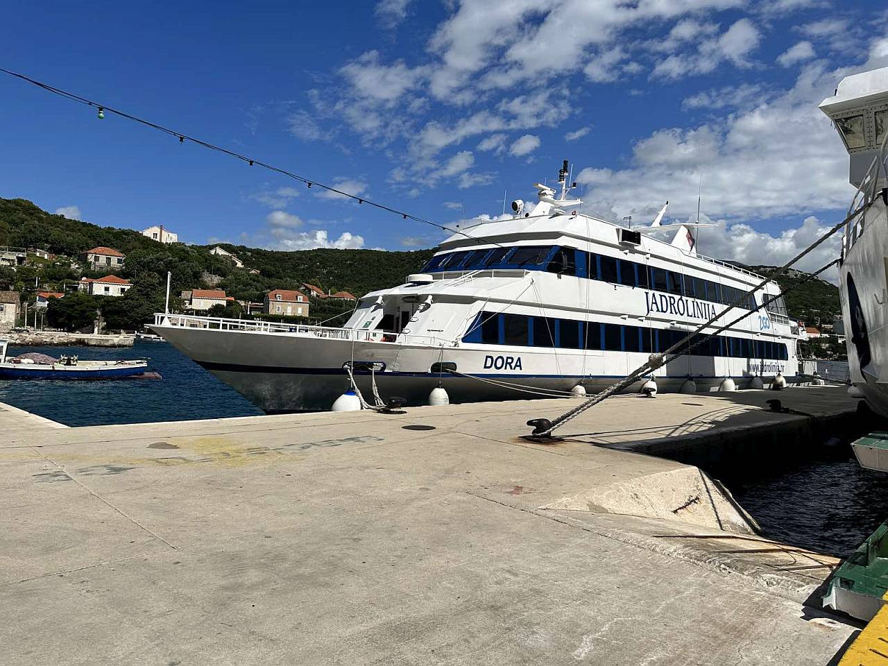 KAD ĆE VIŠE NOVI BROD? Dora ostala u Suđurđu, trajekt ne pristaje na ...