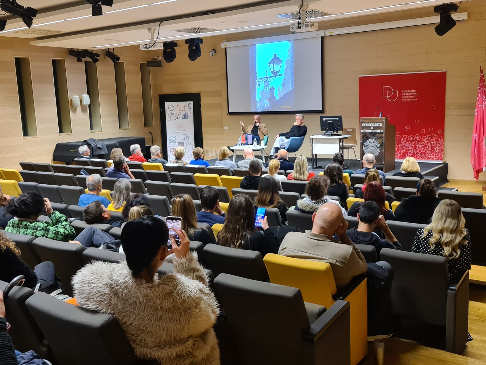 CAMINO Hodati bez nepotrebnih zašto / iskustva dvojice profesora s ...