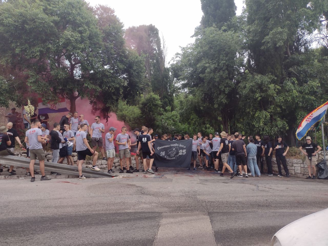 FOTO: Maturanti danas slave, ispred Pomorske se pleše i pjeva od ranog ...