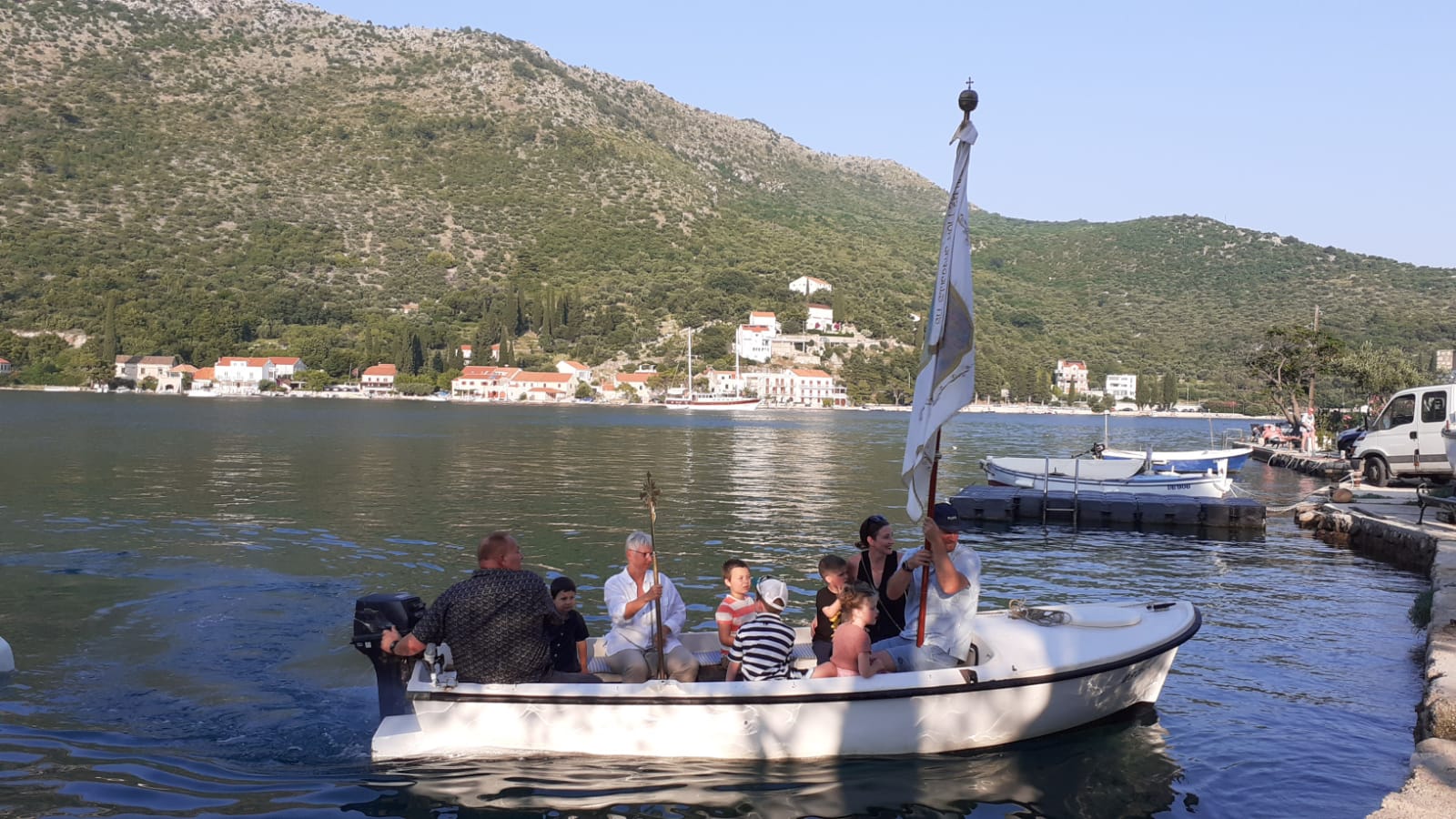 FOTO/VIDEO: Kako je Sv. Antun "zaplovio" iz Velikog u Mali Zaton ...